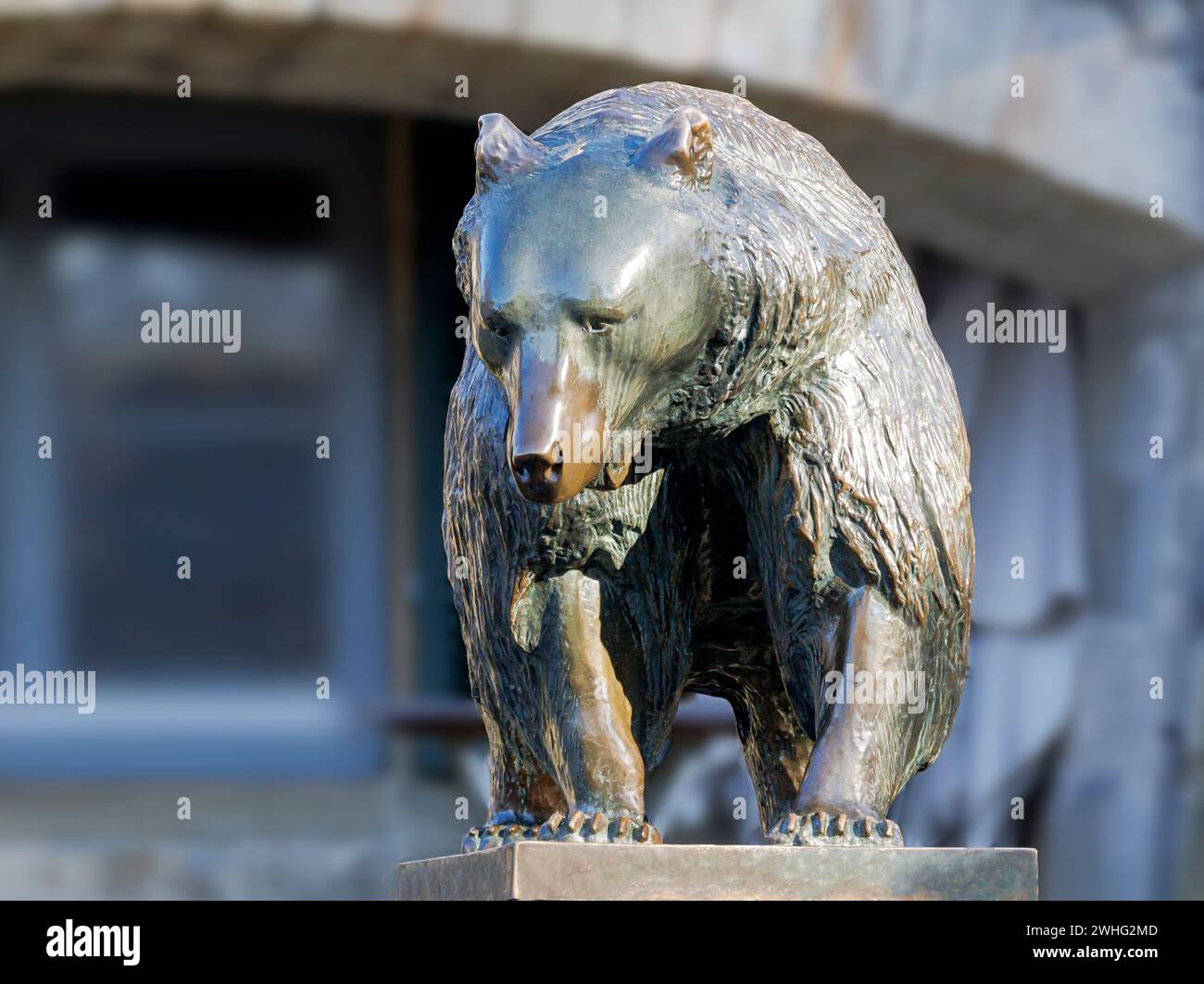 Bear sculpture hi-res stock photography and images - Alamy
