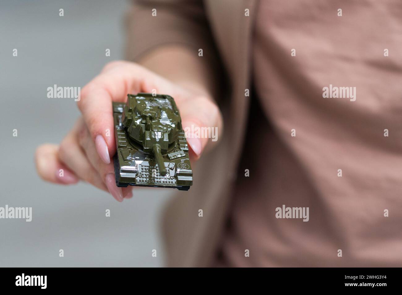 3D tank toys, tank-shaped toys in hand Stock Photo - Alamy