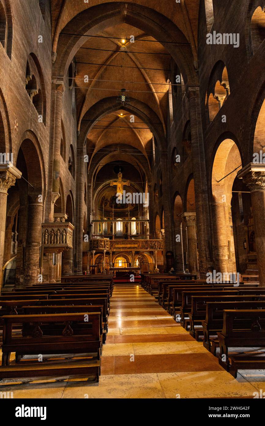 Modena cathedral altar hi-res stock photography and images - Alamy