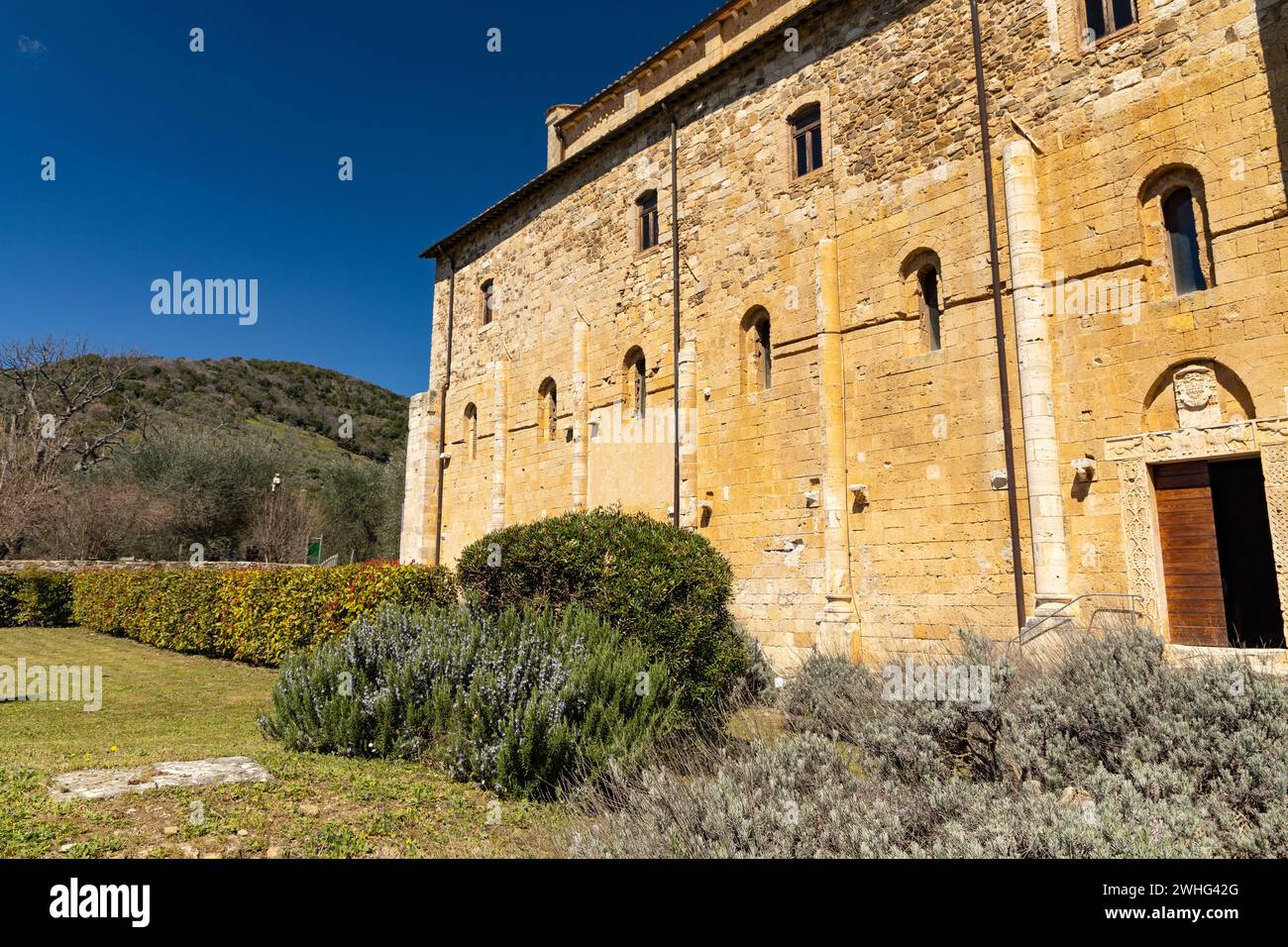 Abbey Sant Antimo in Castelnuovo dell Abate Stock Photo - Alamy