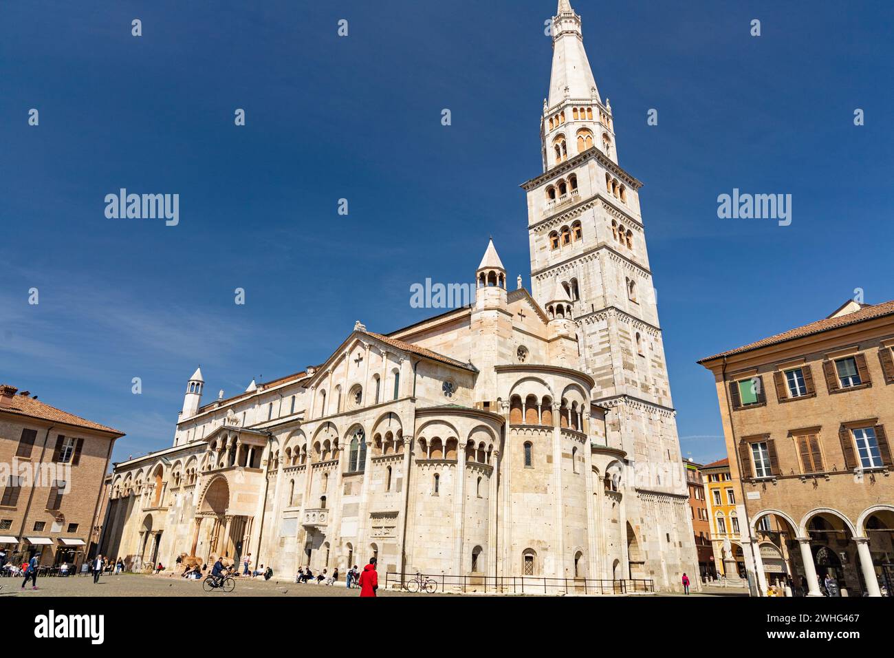 Modena cathedral church hi-res stock photography and images - Alamy