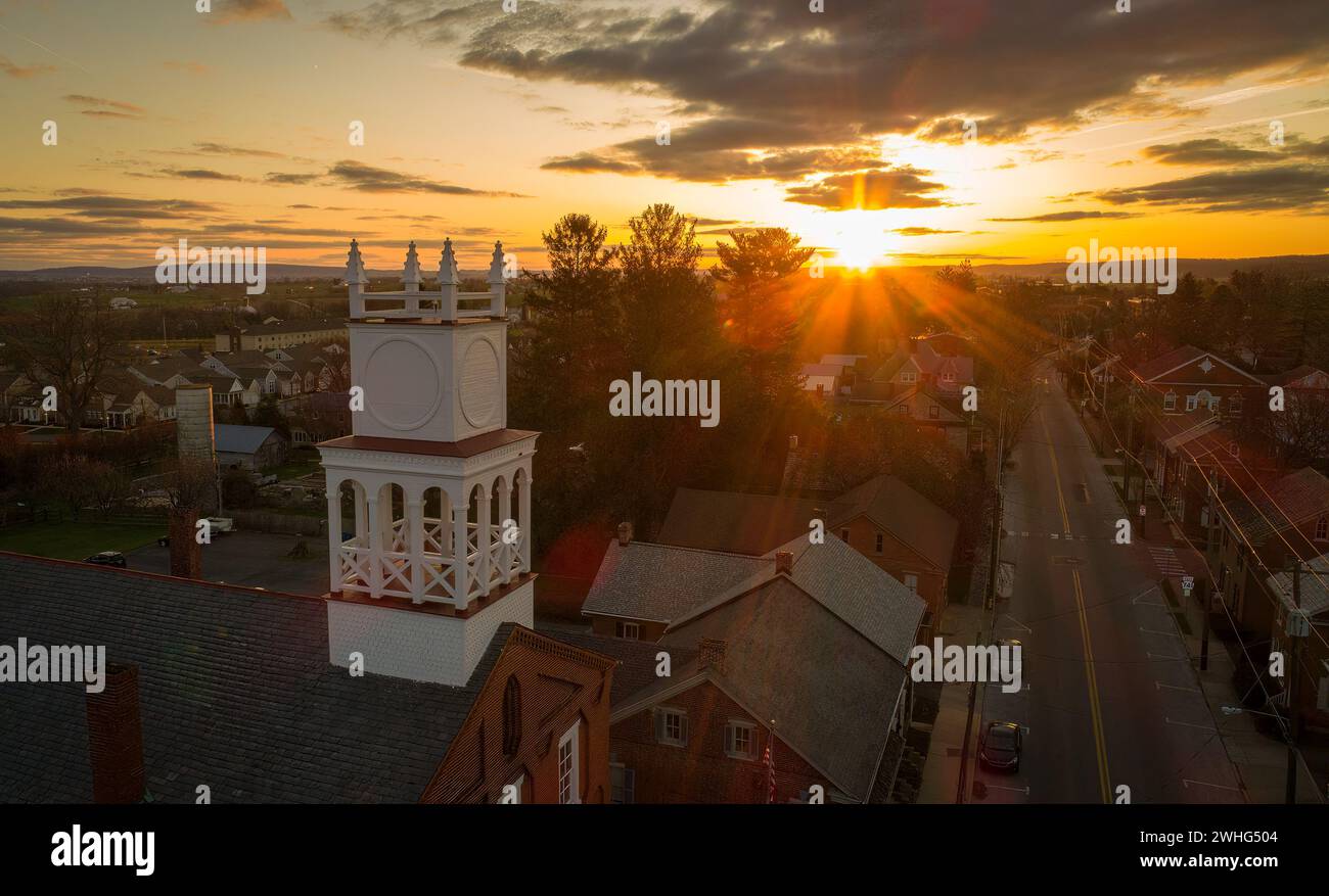 Downtown light and dawn and dusk landscape and outdoor town hi-res ...