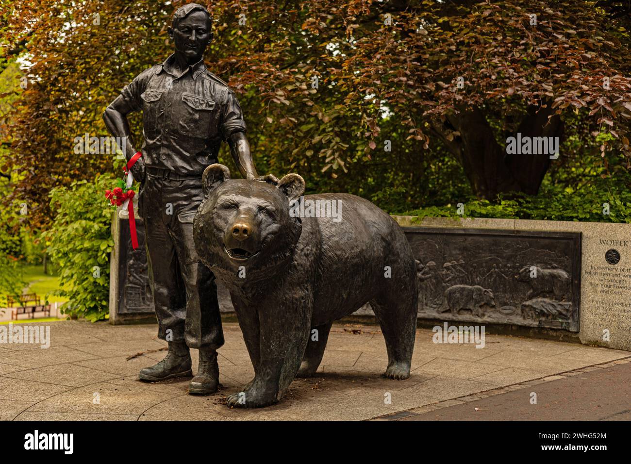Statue scottish soldier hi-res stock photography and images - Alamy