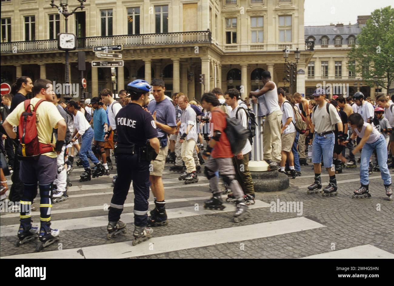 Paris ballade hi-res stock photography and images - Alamy