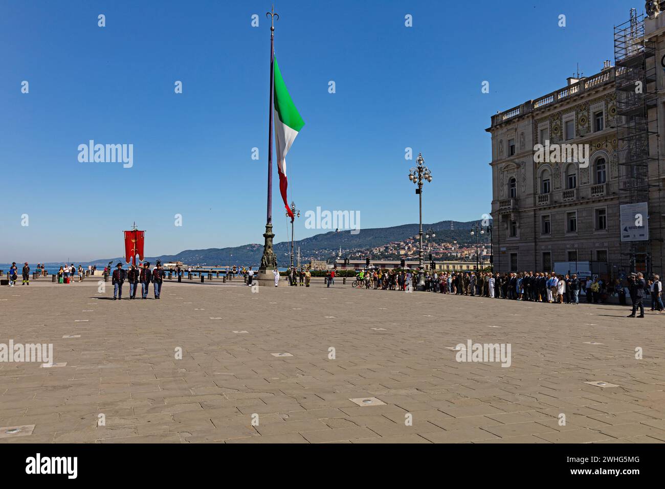 06 12 1945 hi-res stock photography and images - Alamy