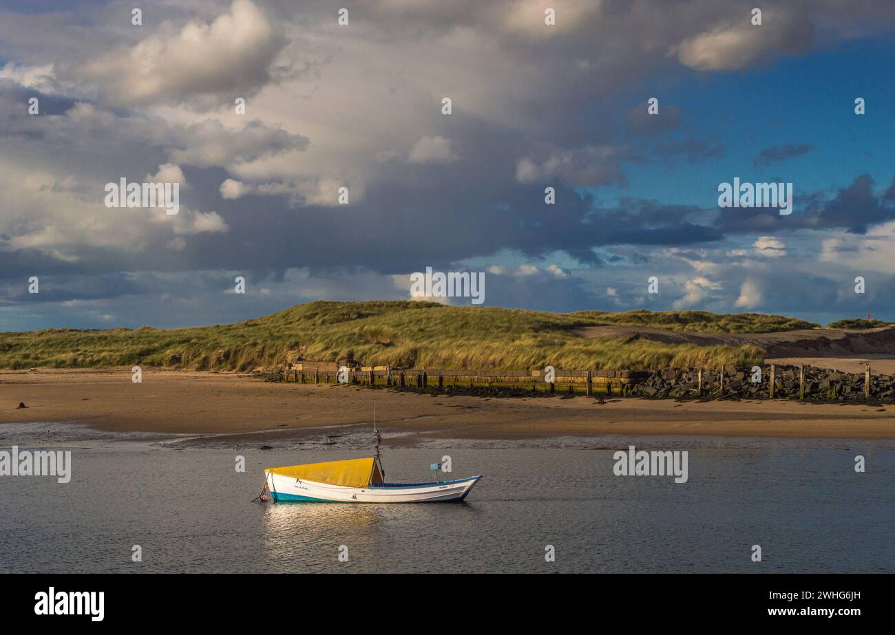 Amble trawlers hi-res stock photography and images - Alamy