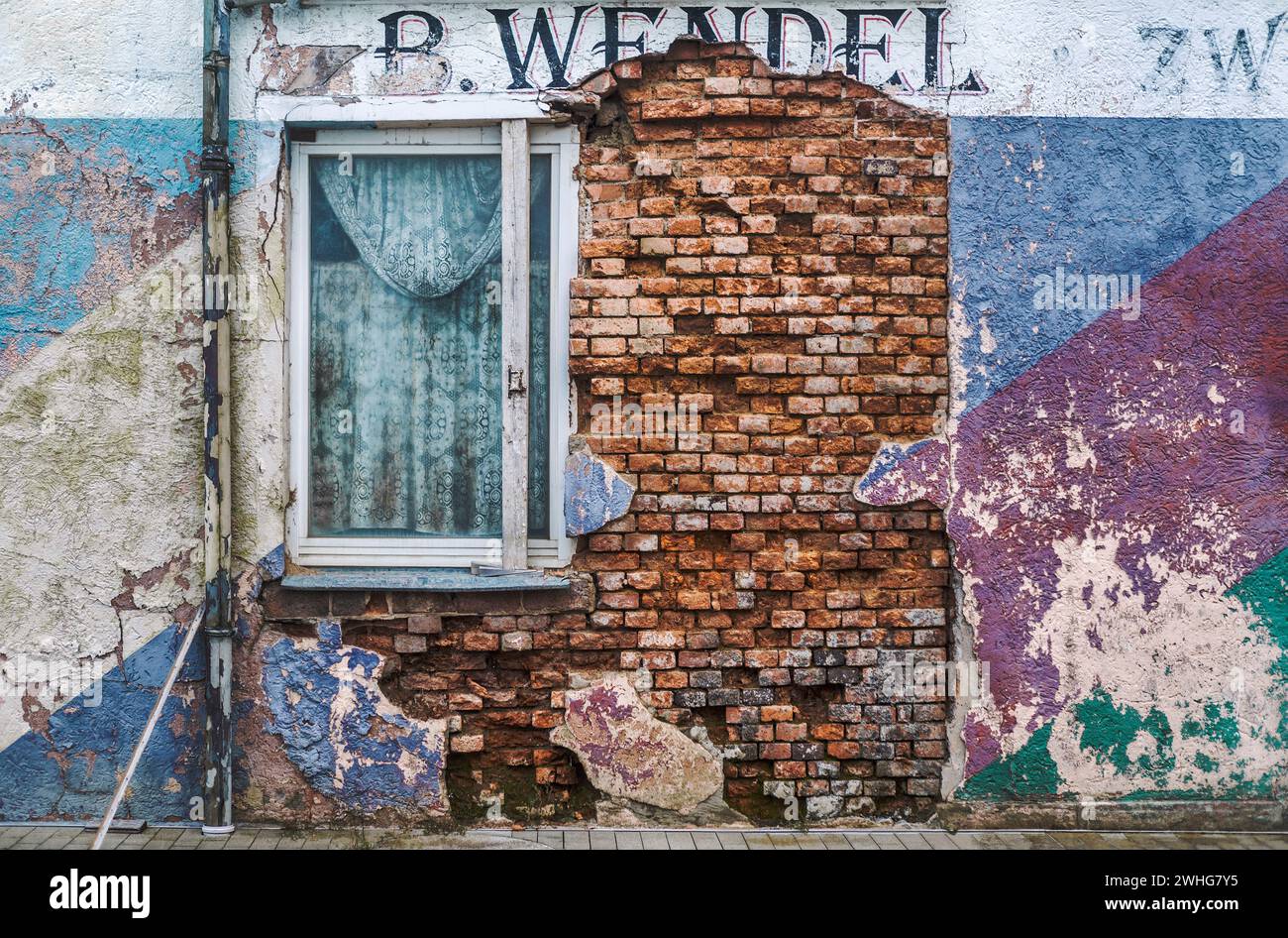 Past shop hi-res stock photography and images - Alamy