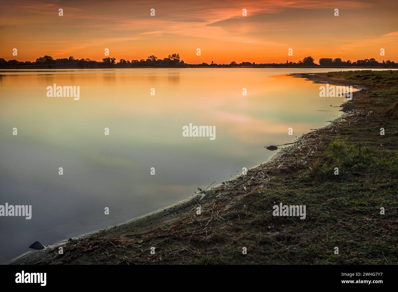 Shoreline atmosphere hi-res stock photography and images - Alamy