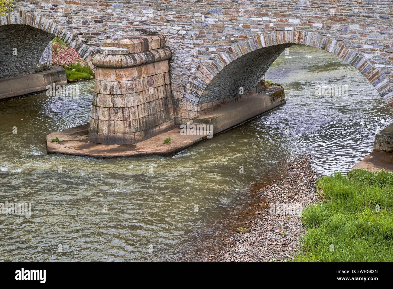 Pillar abutment hi-res stock photography and images - Alamy