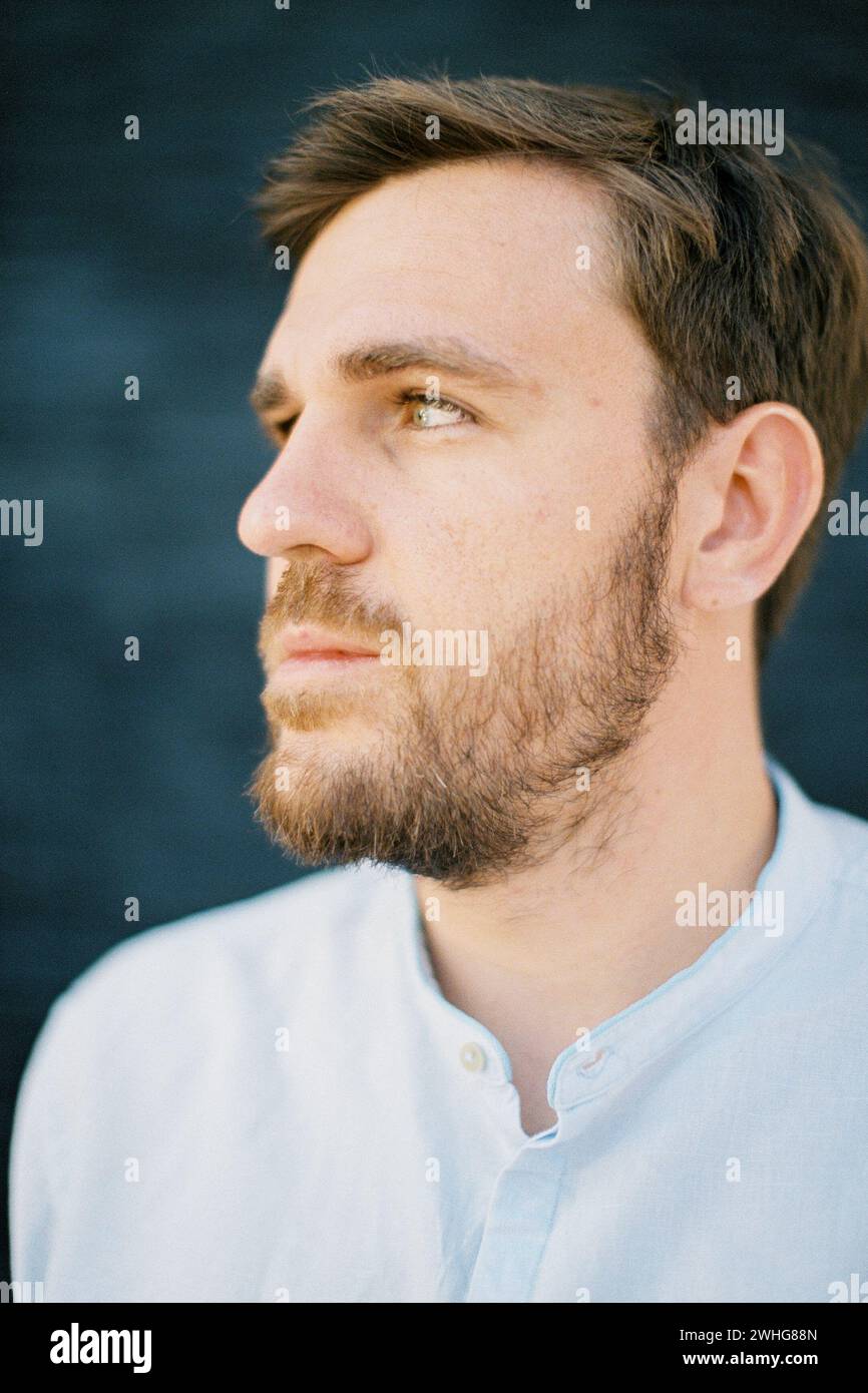 Side man hi-res stock photography and images - Alamy