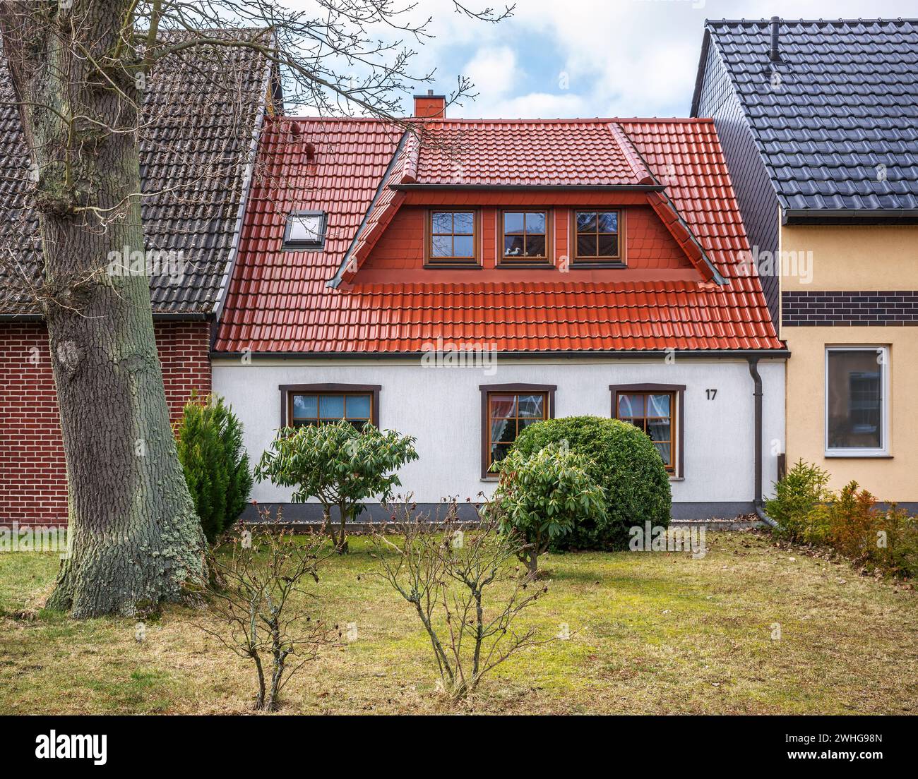 The little house in between Stock Photo - Alamy