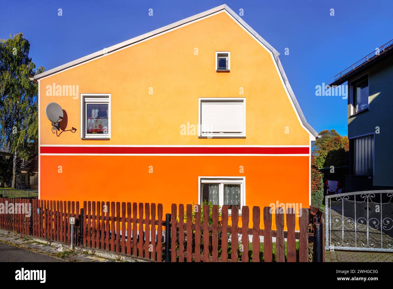 Colour contrasts of a residential building Stock Photo - Alamy
