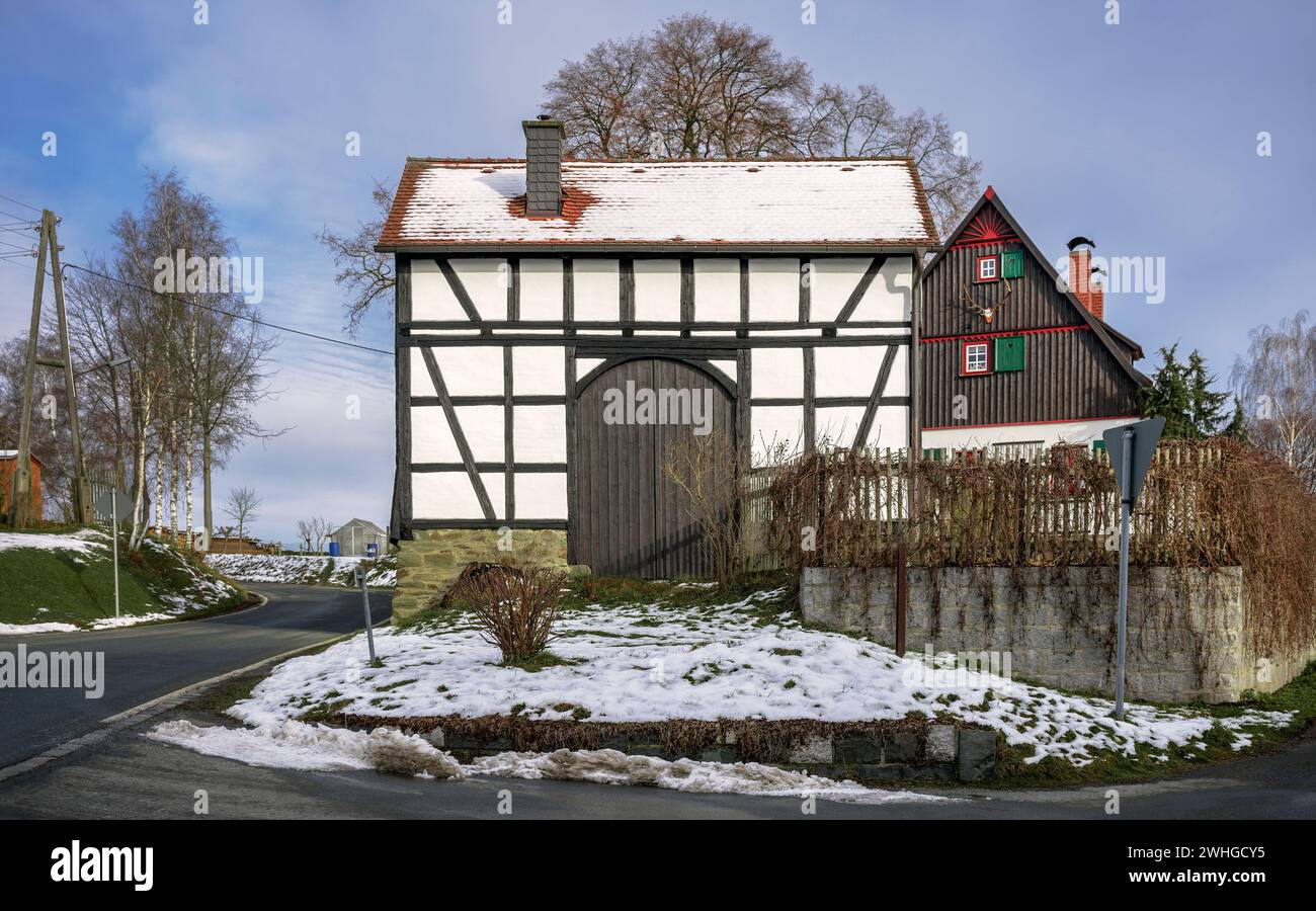 The house and the barn at the crossroads Stock Photo - Alamy