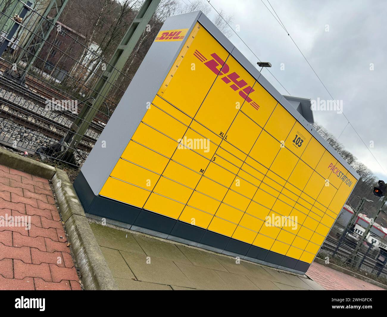 Eine DHL Packstation am 10.02.2024 in Mudersbach/Deutschland. *** One ...