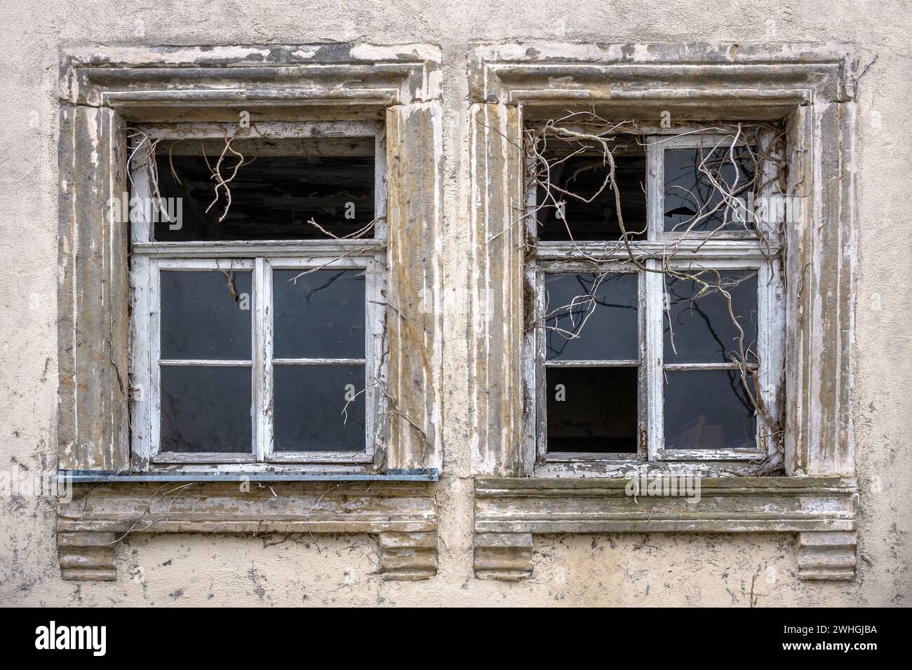 Decayed facade windows Stock Photo - Alamy