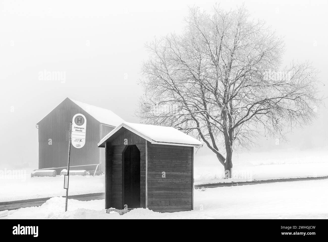 Frozen bus stop hi-res stock photography and images - Alamy