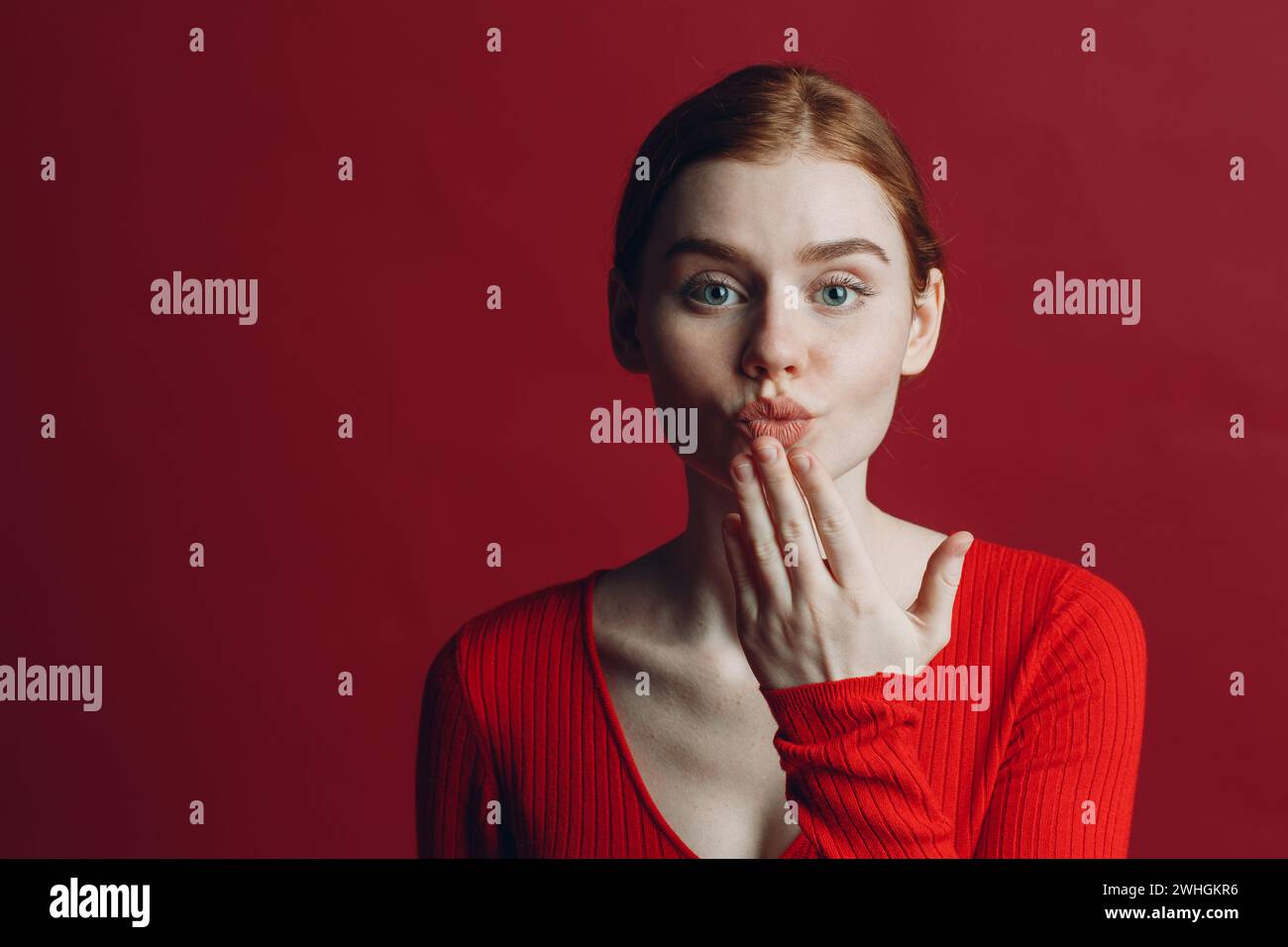 Blowing kisses hi-res stock photography and images - Alamy