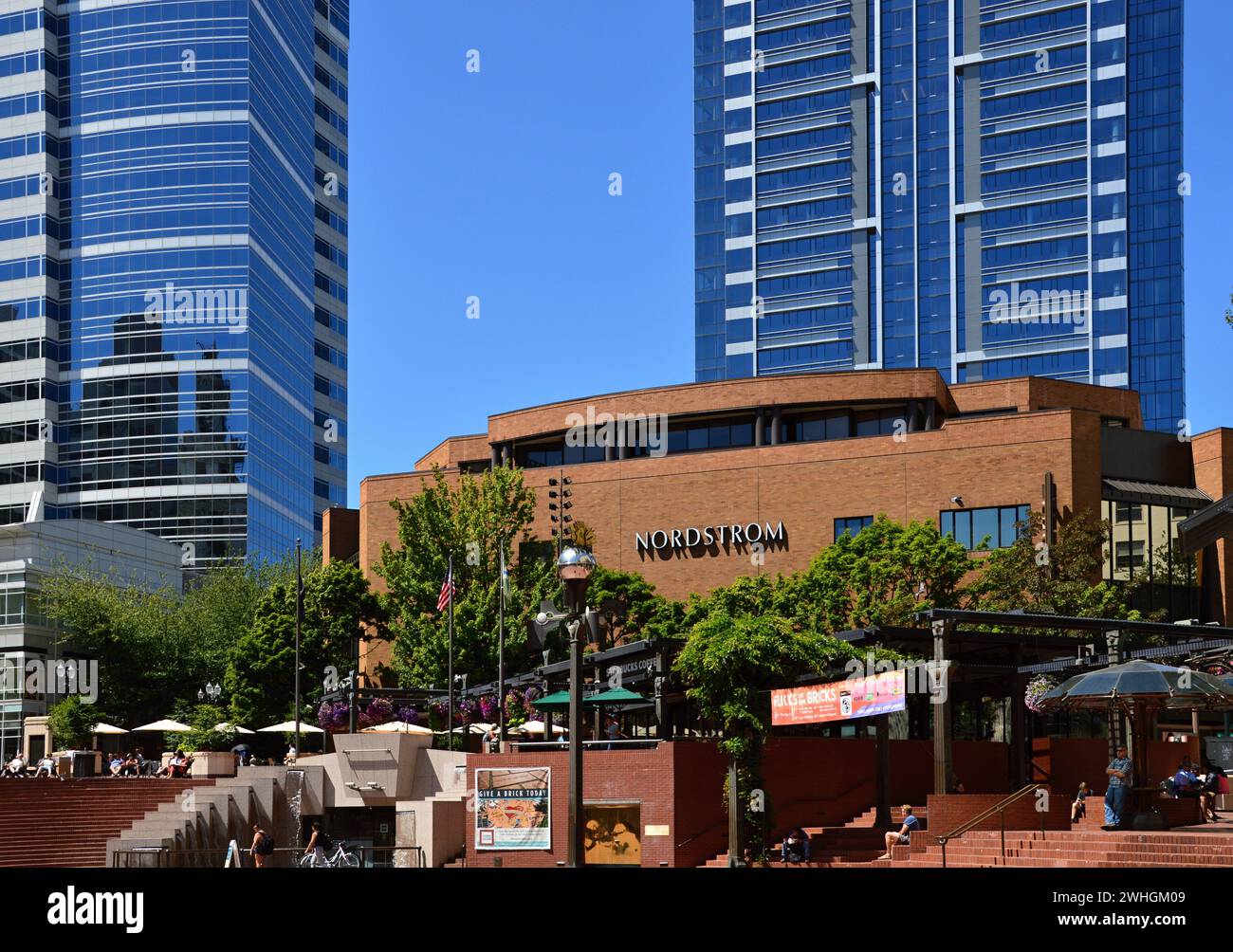 Square in Downtown Portland, Oregon Stock Photo - Alamy