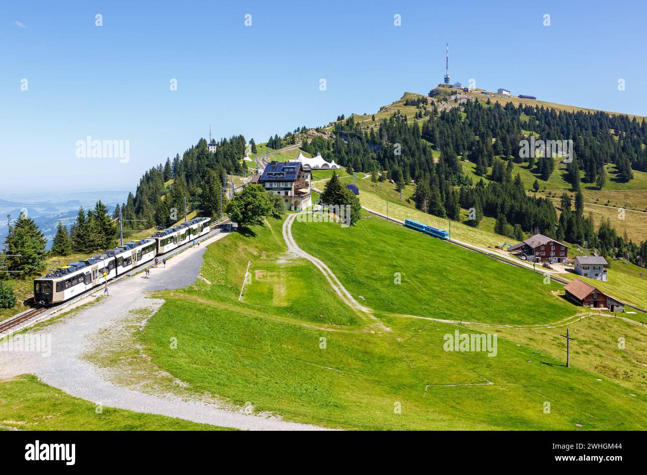 Blick auf Berg Rigi mit Rigibahn mit Alpen Berge in der Schweiz Rigi ...