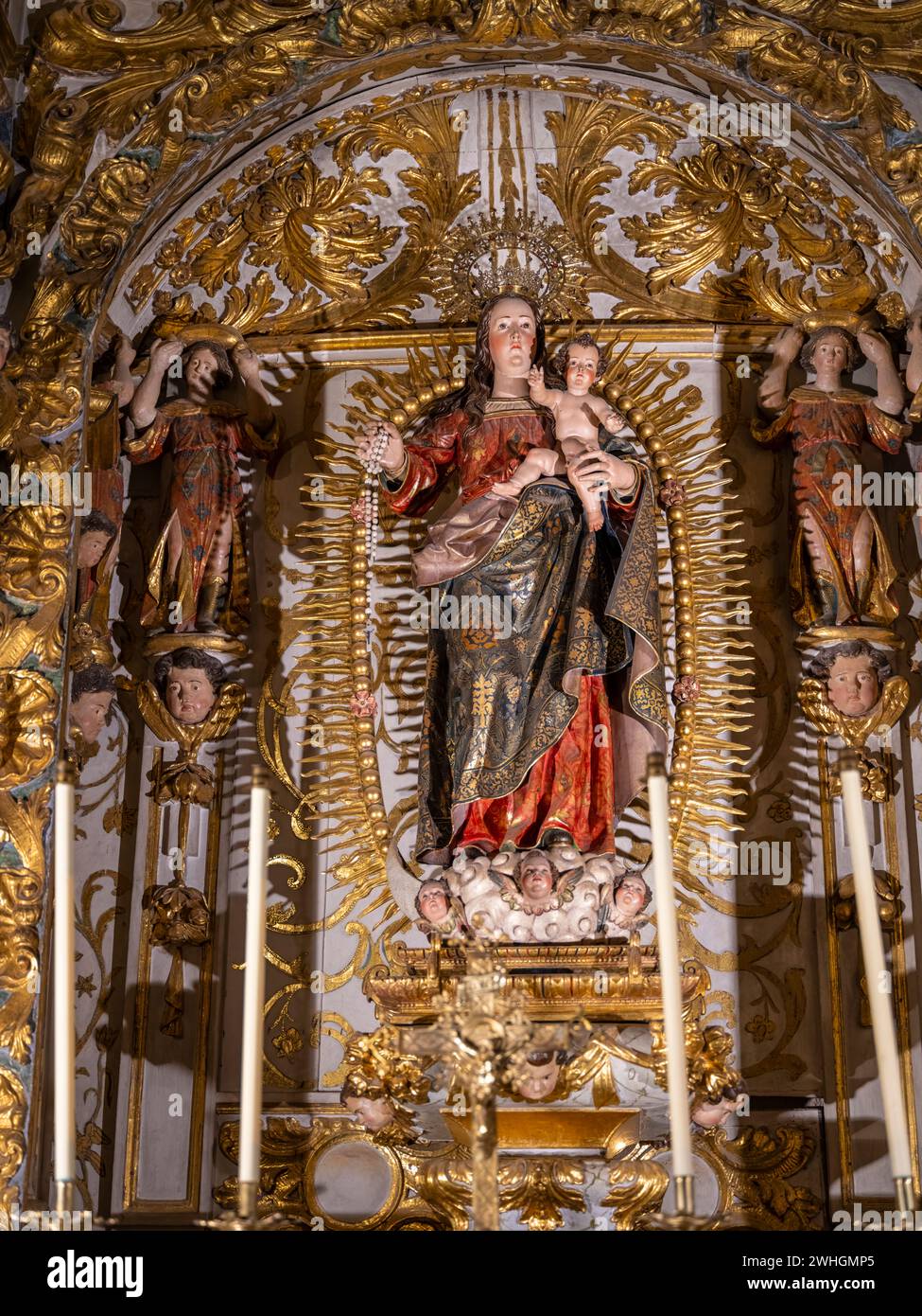 Gold altar hi-res stock photography and images - Alamy