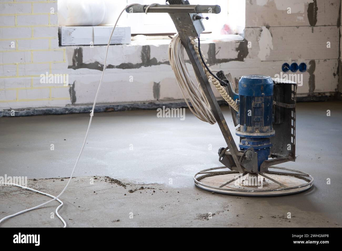 Ramming and grinding of semi-dry floor screed by a machine with a ...