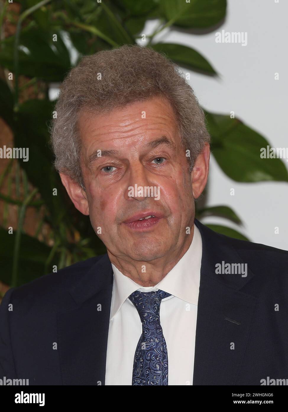 Dr schuppe hi-res stock photography and images - Alamy