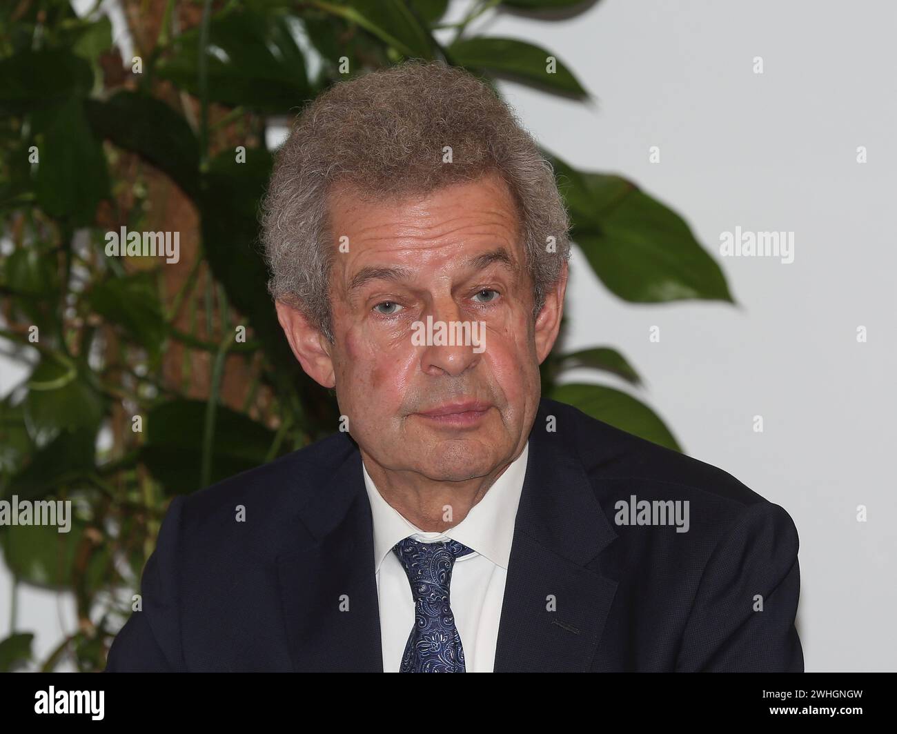 Dr schuppe hi-res stock photography and images - Alamy