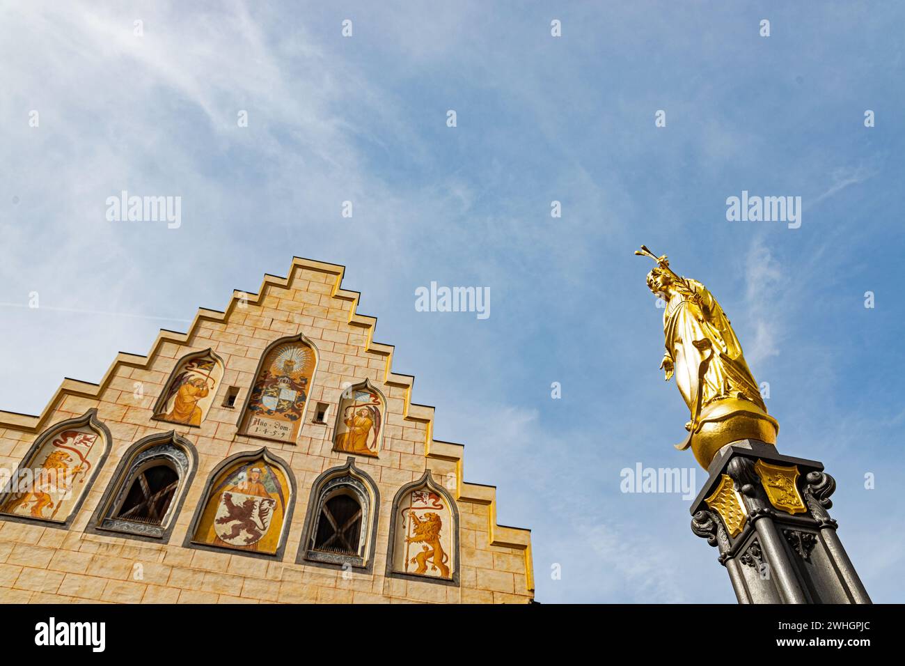 Golden mary hi-res stock photography and images - Alamy