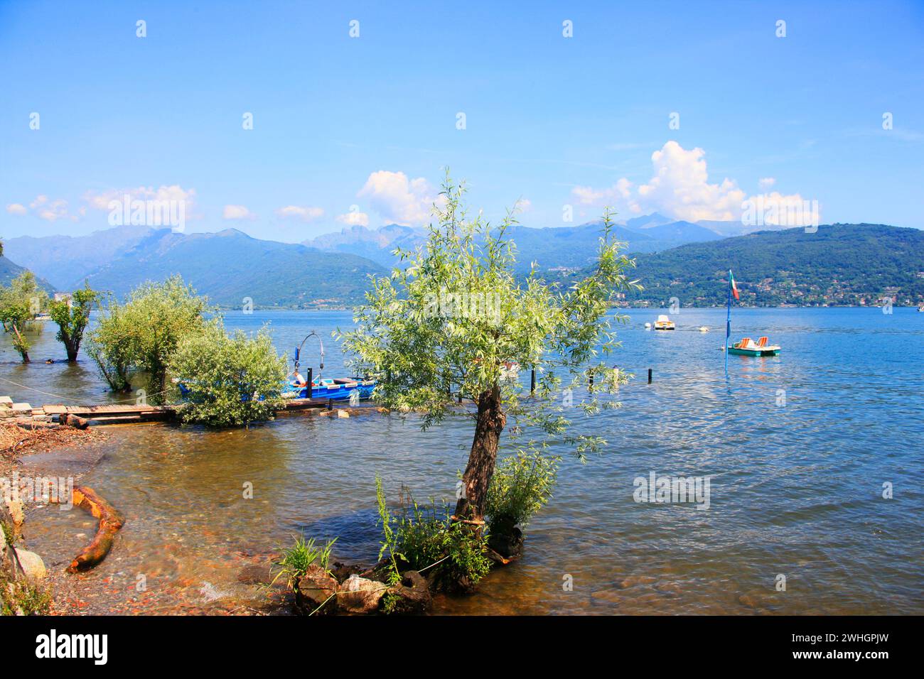 Isola del pescatori hi-res stock photography and images - Alamy