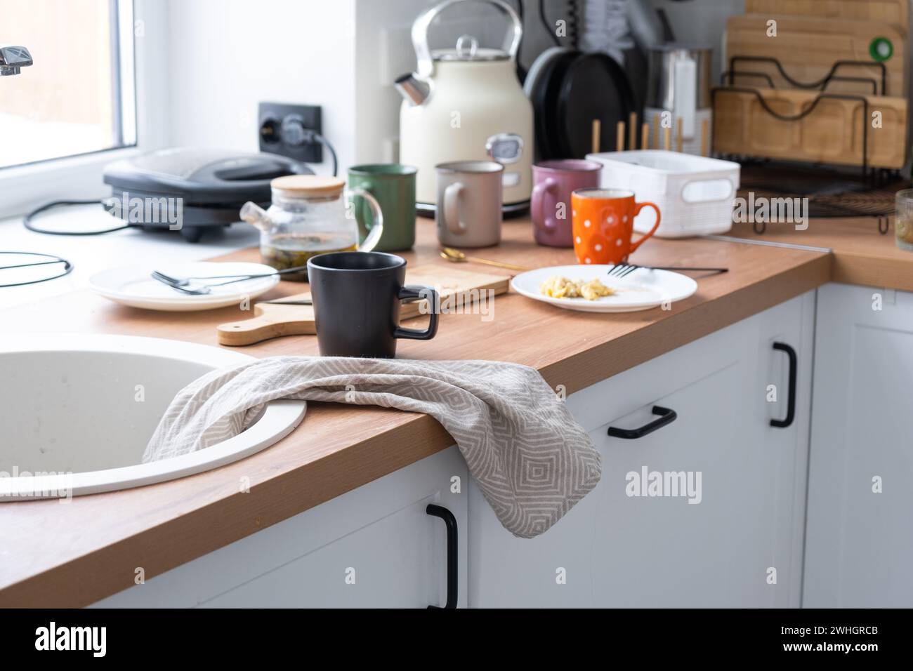 A mess in the kitchen, dirty dishes on the table, scattered things ...