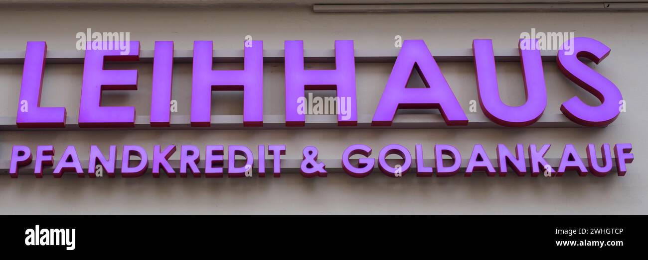Sign and Logo of a Pawn shop Stock Photo - Alamy