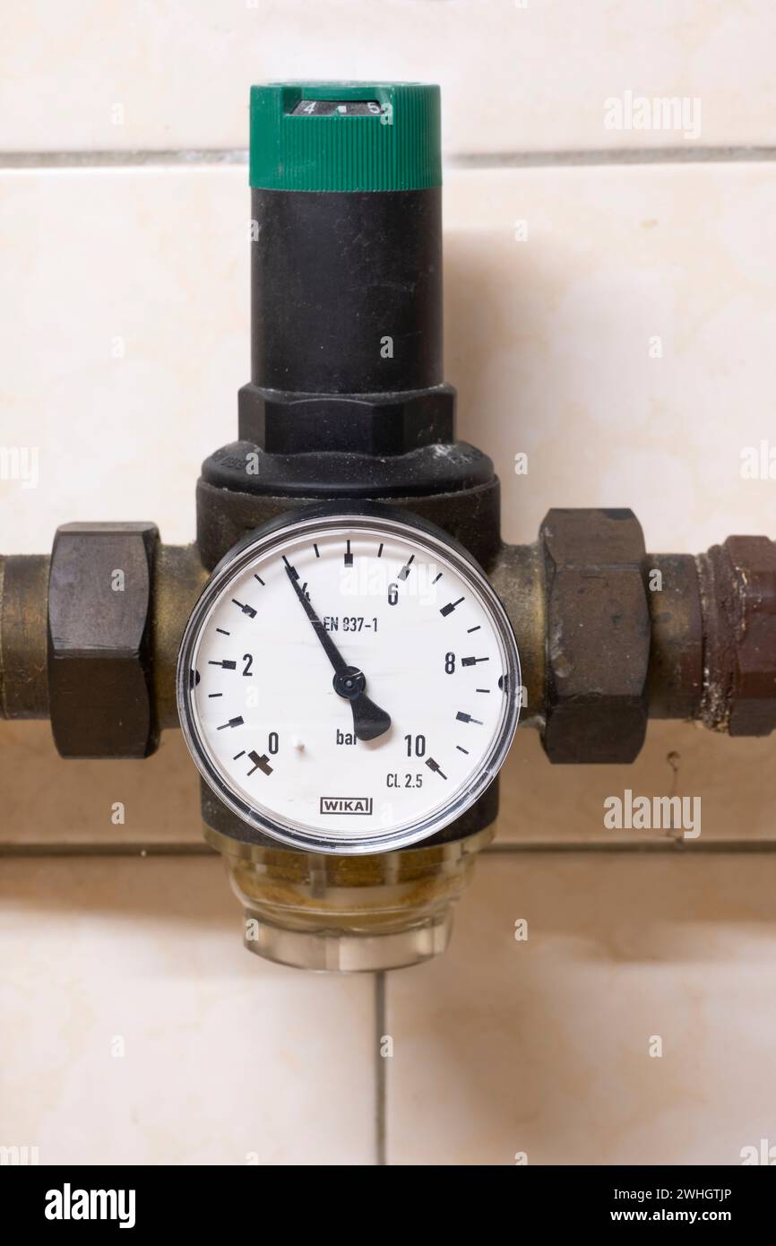 Closeup manometer hi-res stock photography and images - Alamy