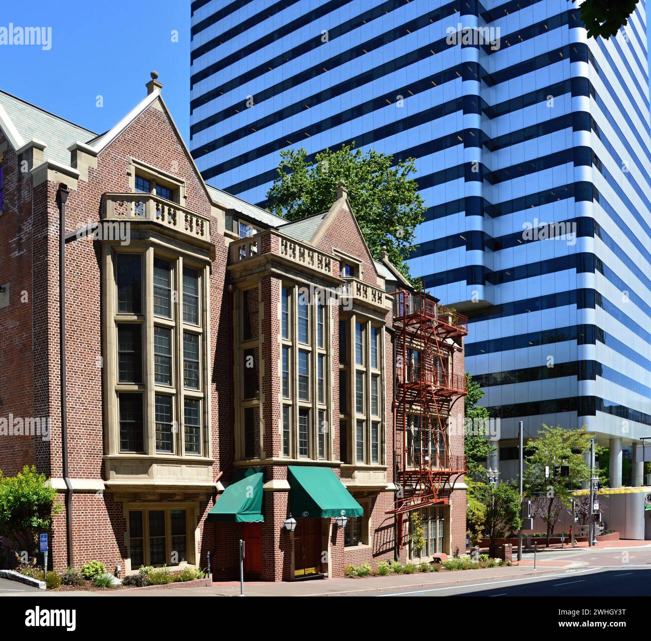 Downtown portland oregon streets hi-res stock photography and images ...