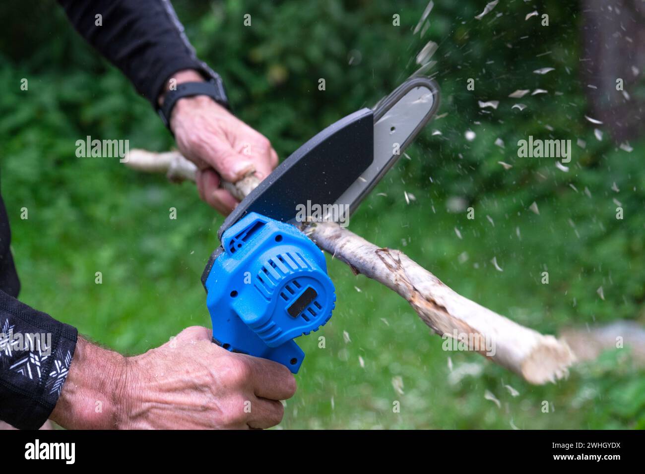 Cutting a log hi-res stock photography and images - Alamy