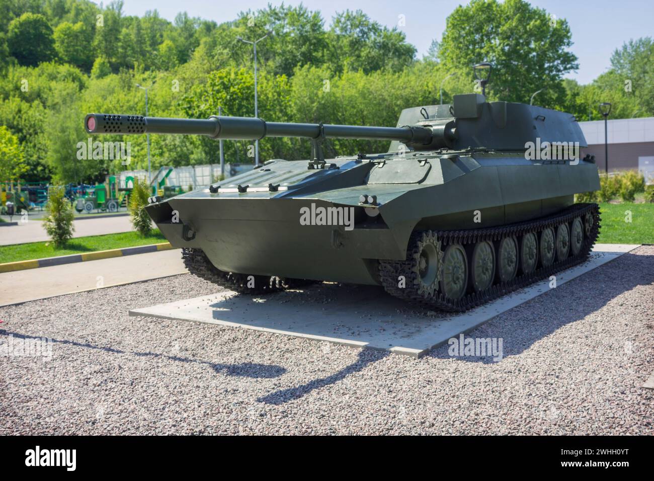 Self propelled howitzer hi-res stock photography and images - Alamy