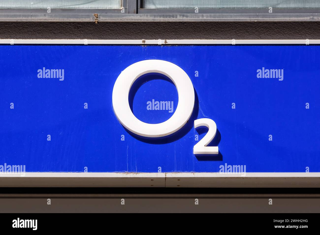O2 logo hi-res stock photography and images - Alamy