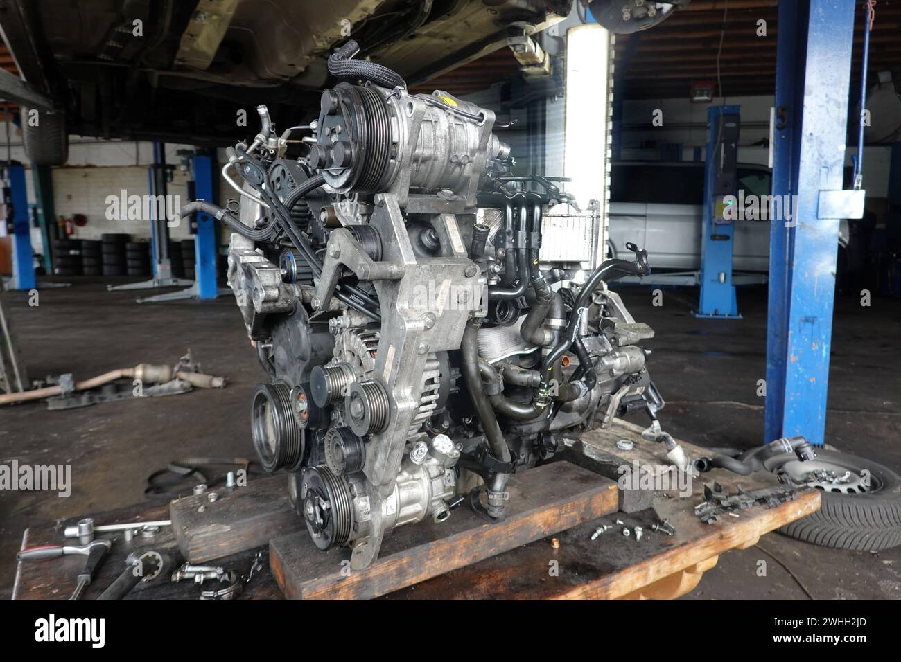 Dismantled engine of a van in a car repair shop Stock Photo - Alamy