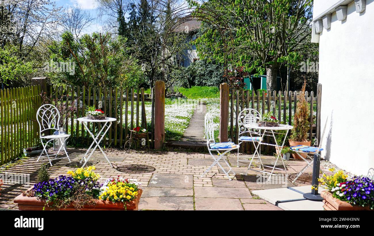 Beautiful garden seating hi-res stock photography and images - Alamy