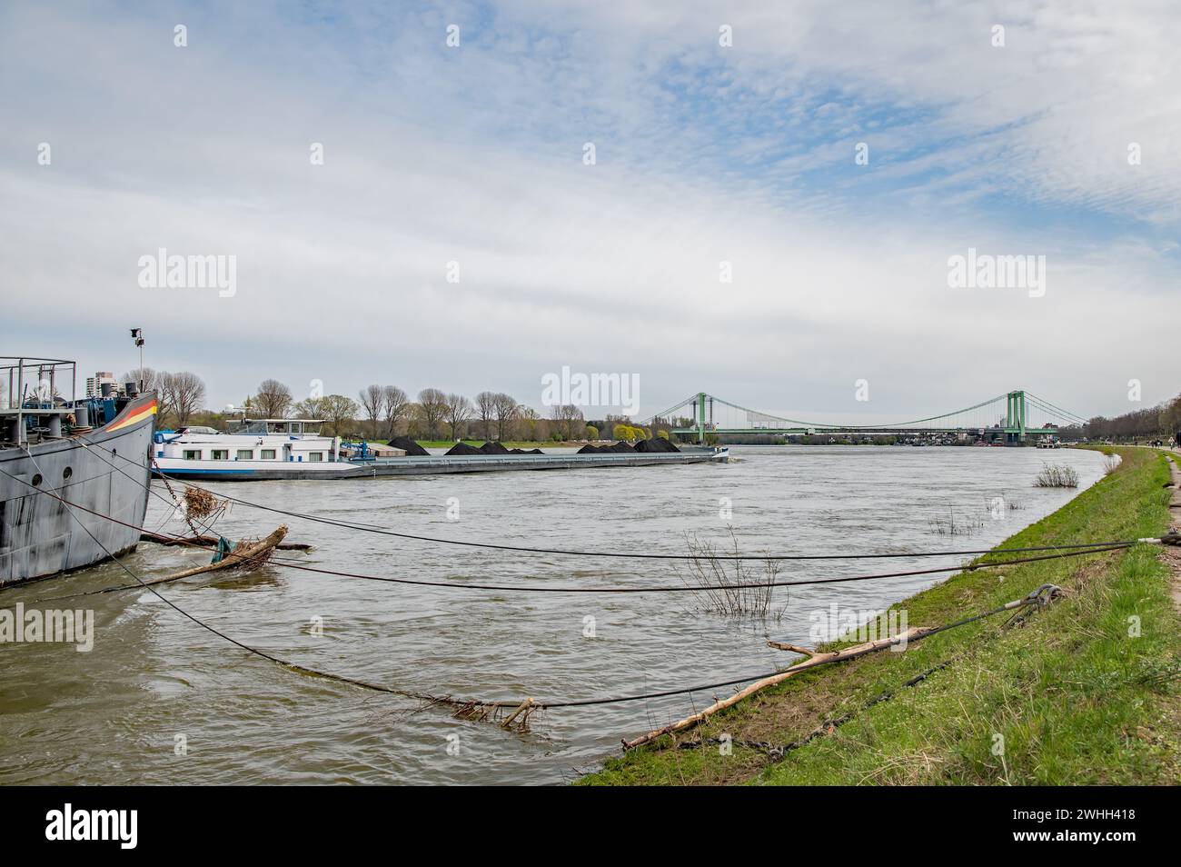 Flotsam floating hi-res stock photography and images - Alamy