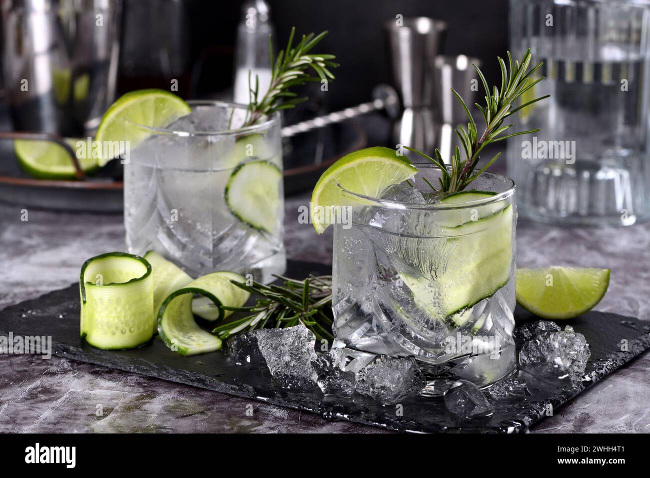 Gin tonic vodka tonic slice hi-res stock photography and images - Alamy