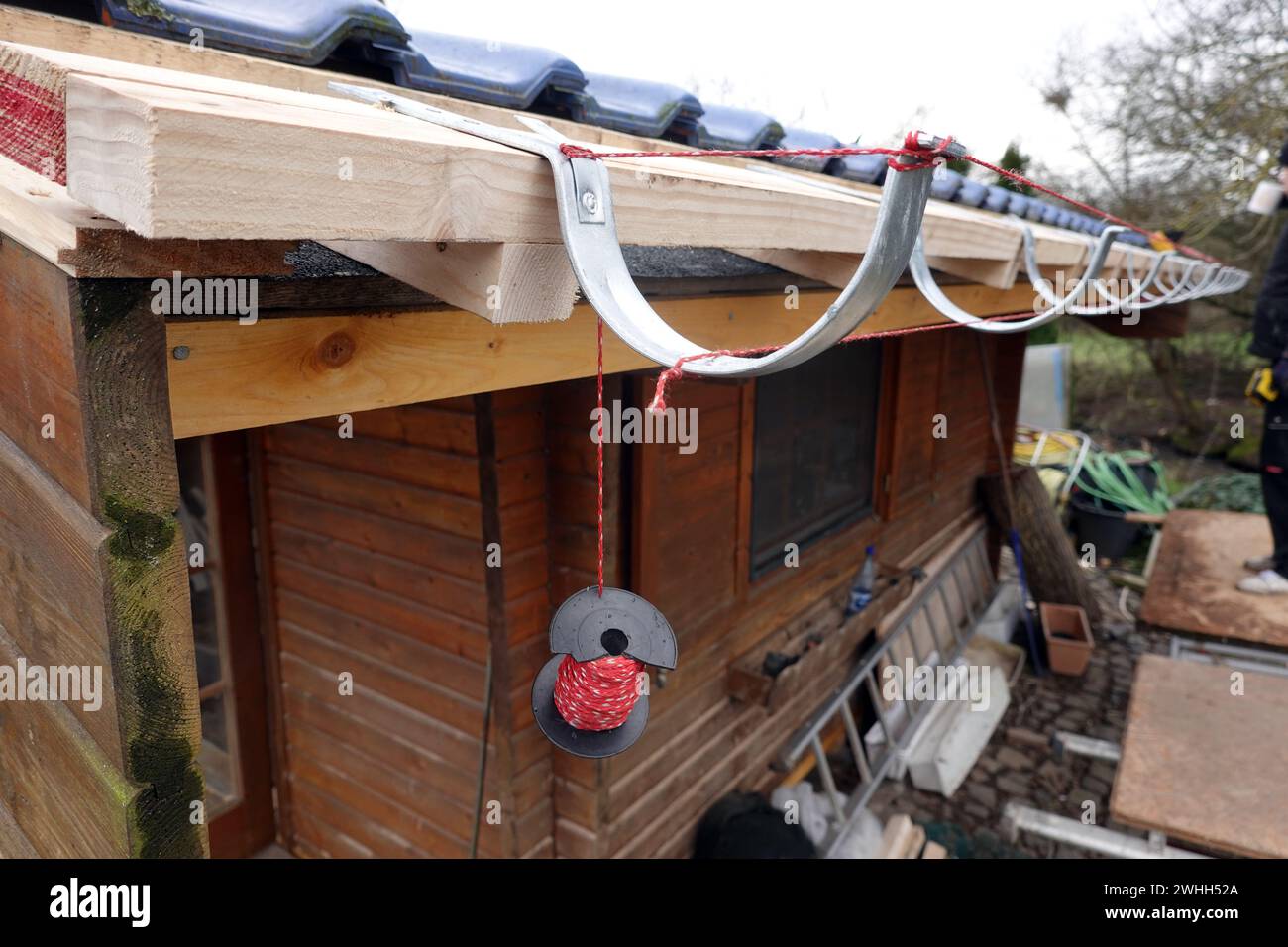 Gutter iron aligned by means of a roofing cord Stock Photo - Alamy