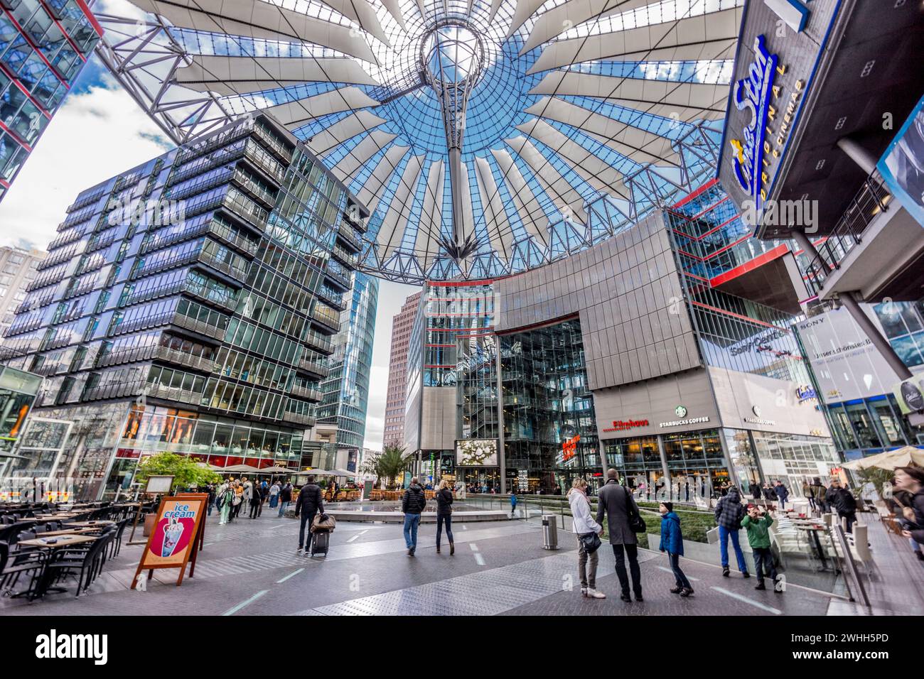 Bright day urbanism hi-res stock photography and images - Alamy