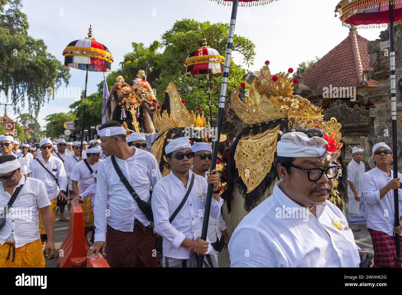 People in traditional clothes on the streets of Ubud, Bali Stock Photo ...