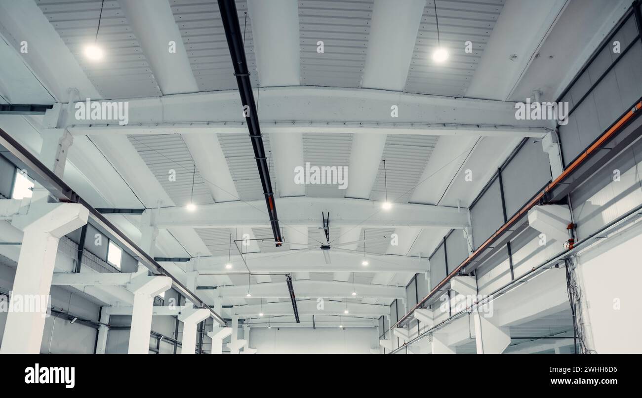 Modern industrial ceiling lights hi-res stock photography and images ...