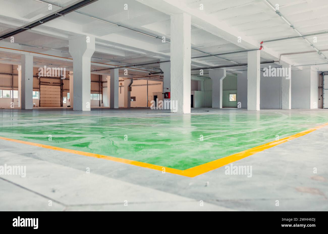 Warehouse with rigid foundation that needs to be refurbished Stock ...