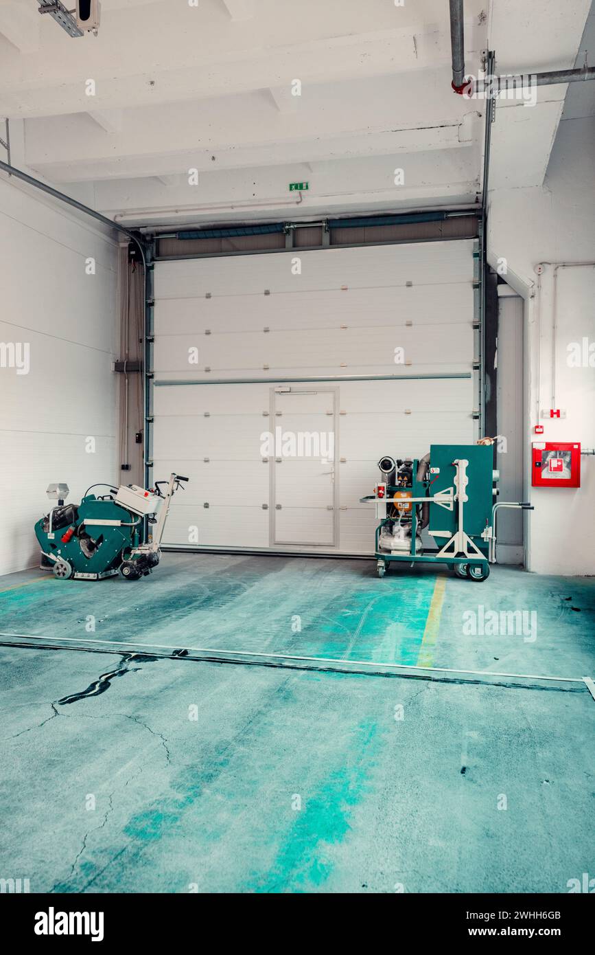 Inside warehouse high tech concrete hi-res stock photography and images ...