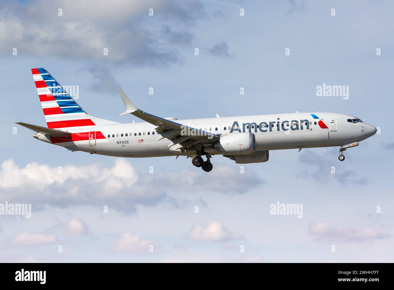 Miami, USA - November 15, 2022: An American Airlines Boeing 737-8 MAX ...