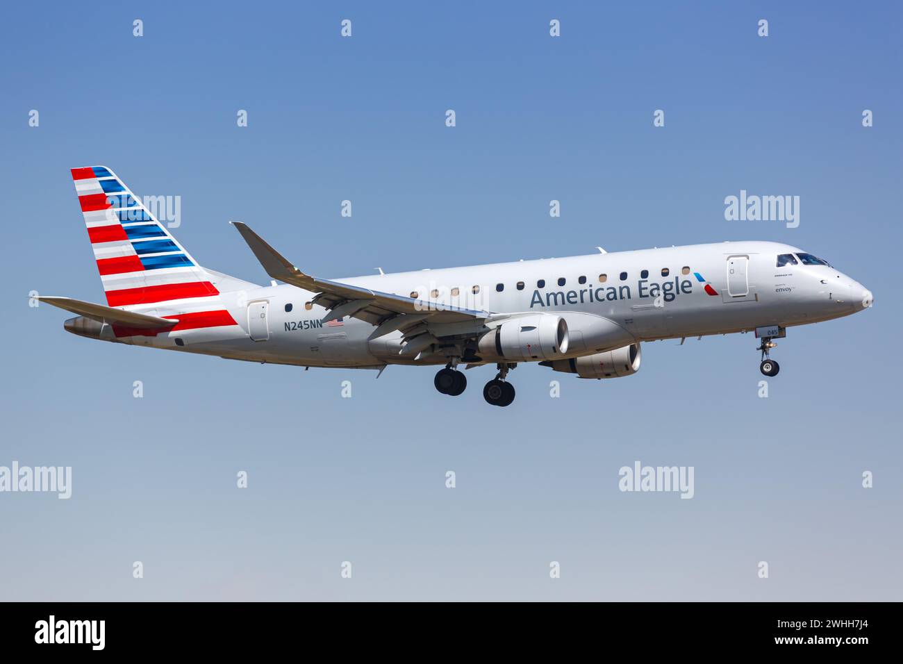 Embraer 175 united hi-res stock photography and images - Alamy
