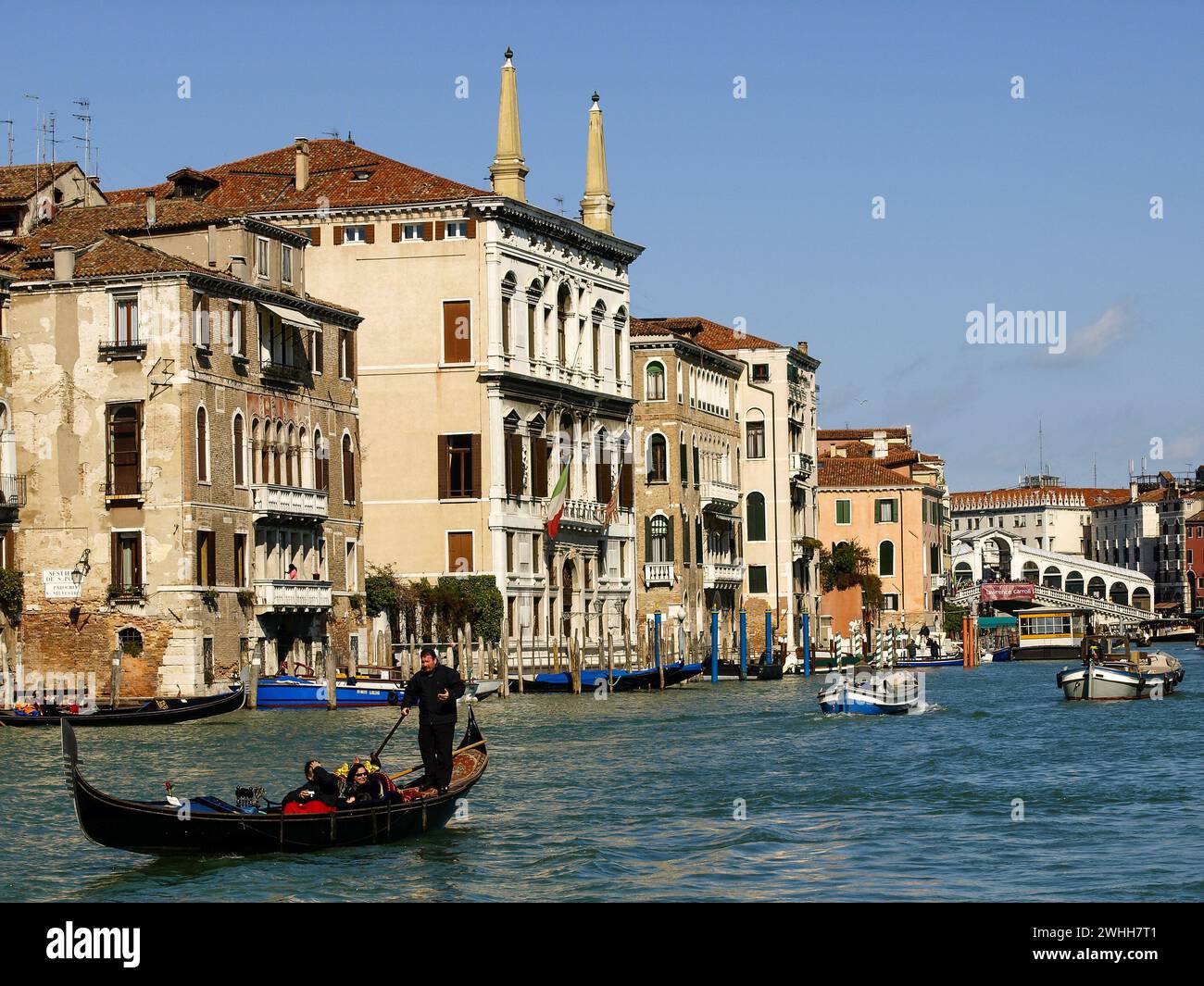 Barcos transportes hi-res stock photography and images - Alamy