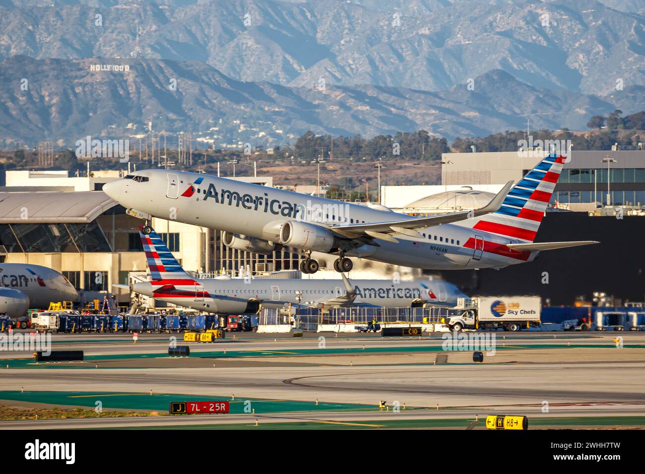 Los Angeles, USA - November 3, 2022: An American Airlines Boeing 737 ...